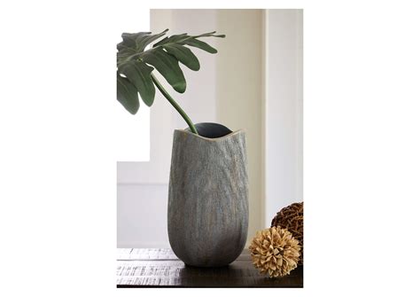 Iverly Vase