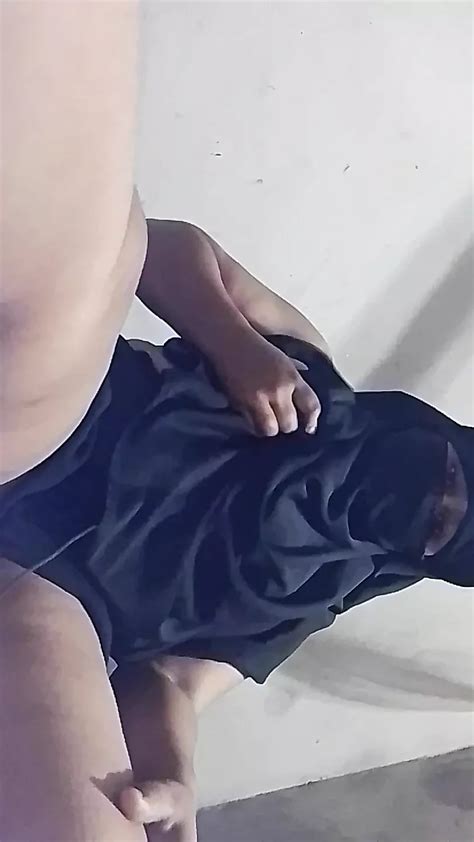 Larabie Saoudite Fait Des Grillades Dans Une Chambre Vidéo De Sexe