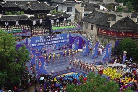 一张最美的湘西名片记凤凰民俗摄影双年展暨苗族银饰服饰文化节 中国 史诗 面纱