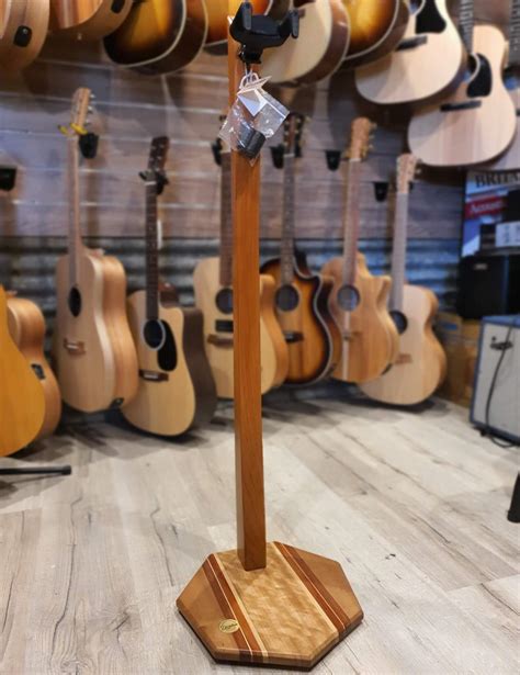 Deakin Deluxe Hand Crafted Wooden Guitar Stand Riffs And Licks Music