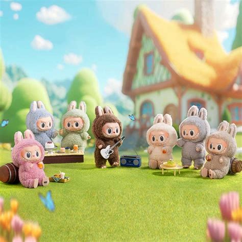 เปิดราคา พวงกุญแจลาบูบู้ มาการอง ราคาตลาดเริ่มที่หลักร้อยจนเกือบสองหมื่น