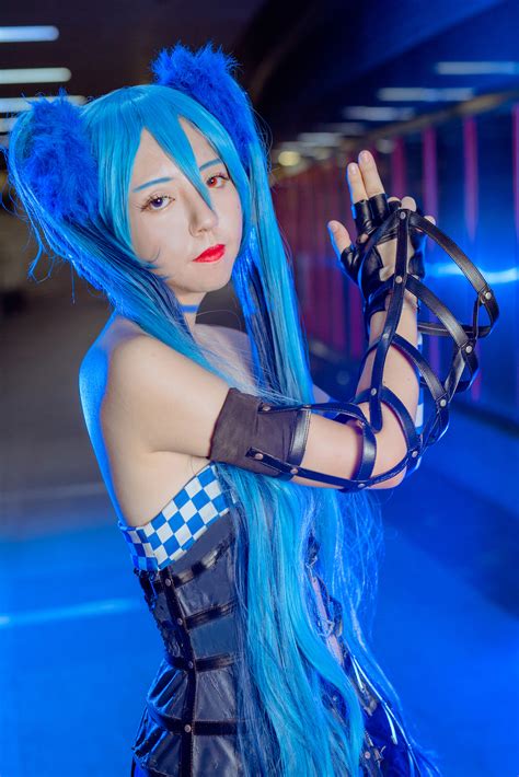 派蝦的青色yeee想世界 雙馬尾日 一次兩個版本miku大滿足！ 是說 御蘿雙修挑戰 這樣的差別還可以吧~