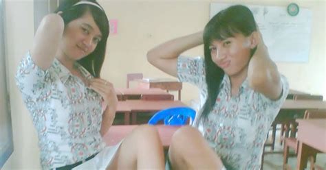 Cewek-Cewek SMA Seksi Pamer Paha Mulus ~ Aura Bokep