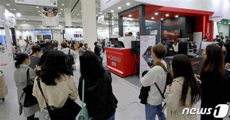 기다림 끝에는 풍미 넘치는 커피