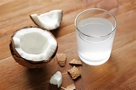 Descubre Cómo Abrir Un Coco Y Disfrutar Del Refrescante Agua De Coco