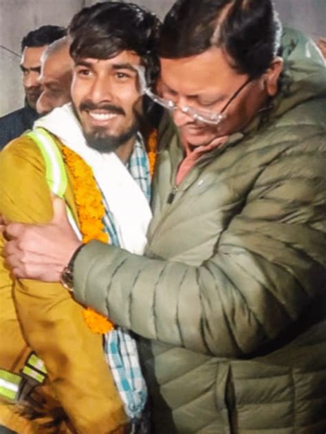 जब टनल से निकले बेटे घरों में 17 दिन बाद मना जश्न फूटे दिवाली वाले