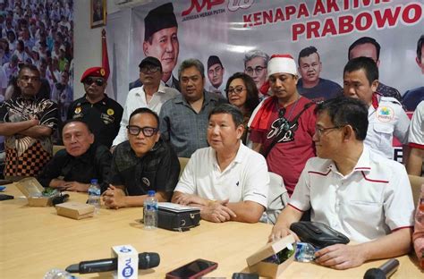 Aktivis Bareng Relawan Dukung Prabowo Kumpul Di Rumah Pemenangan Prabowo Lihat