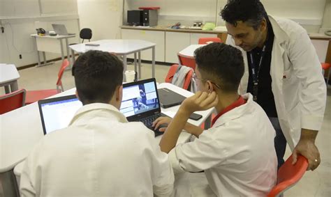Estudantes Do Ensino Médio Terão Poupança Para Seguir Na Escola
