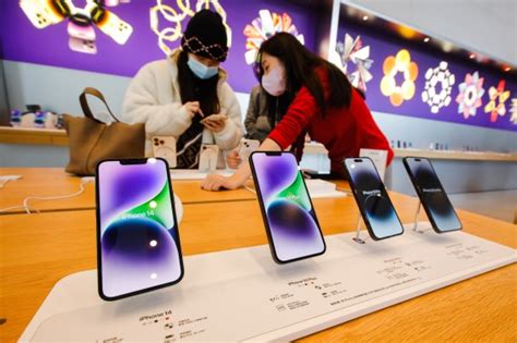지난해 세계 스마트폰 출하량 10년 만에 최저 수요 감소 뚜렷 파이낸셜뉴스