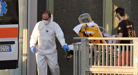 Covid Italia Allarme Pronto Soccorso Sono Al Collasso Malati In