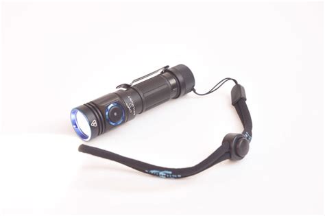 Skilhunt M150 review | 750 lumens AA-14500 flashlight | 1Lumen