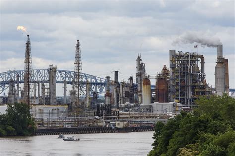 Biggest East Coast Refinery To Close Driving Up Fuel Prices Bloomberg