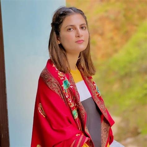 Momina Khan Official