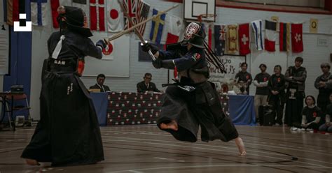 칼을 들고 법정에 선 두 사람 사진 Unsplash의 무료 일본 이미지