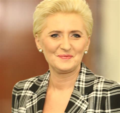 Makijażowy trik Agaty Dudy Kobieta w INTERIA PL