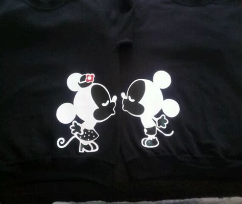 Sudaderas De Mickey Y Minnie Besandose Imagui