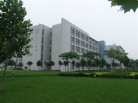 洛阳理工学院校园环境怎么样？洛阳理工学院校园内环境好吗？（校园环境、宿舍环境、住宿条件） 选大学（帮你选择更合适自己的大学）
