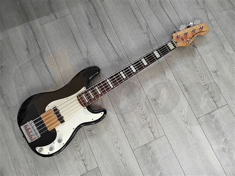Squier Precision Bass Standard 5 String Reverb