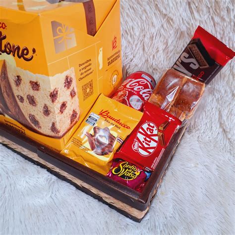 Bandeja De Natal Chocottone Kit Kat Salgados E Coca Cola Doce