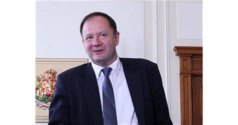 Михаил Миков уволни шефката на НЦИОМ