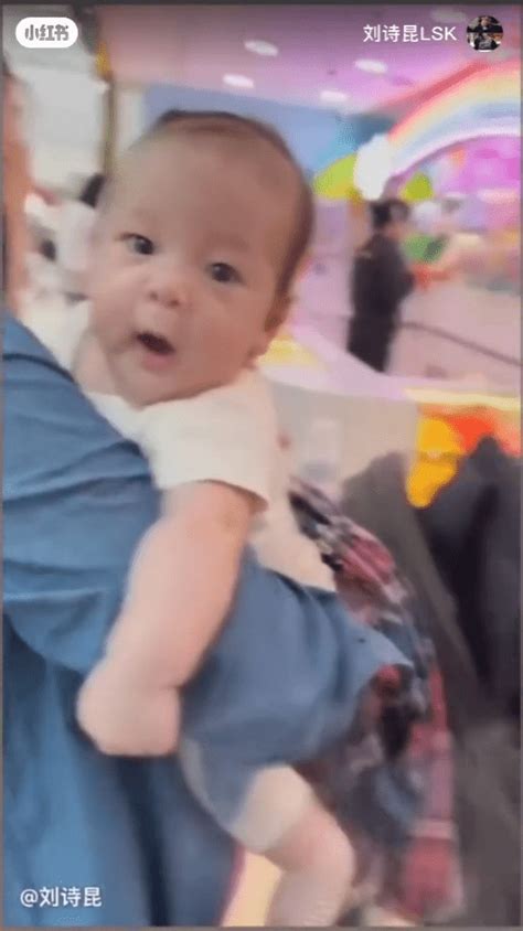 84歲劉詩昆與4個月大餅印b仔互動曝光！滿臉父愛望到實 罕晒一家四合照進軍小紅書 事事如意生活網站