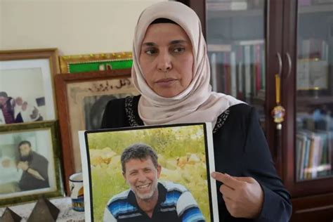 ماذا نعرف عن الفلسطيني نائل البرغوثي الذي أمضى أكثر من نصف حياته في