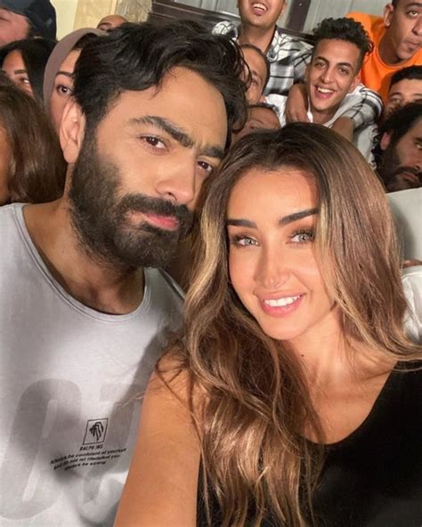 كواليس مرحة تجمع تامر حسني مع هنا الزاهد في فيلم بحبك يشوقان