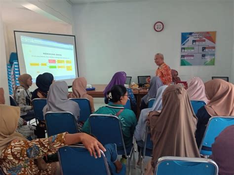 Kegiatan Pembinaan Kader Tpk Dan Pembagian Honor Kader Tpk Desa Pondok Kelapa