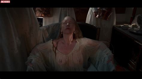 Ludivine Sagnier Nue Dans The Serpent Queen