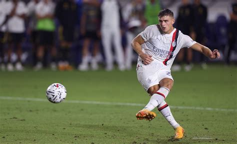 Mn Colombo Likely To Remain As Milans Third Choice Striker This Season