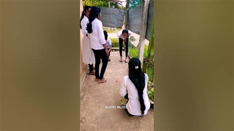 මොකද්ද මේ කරන්නේ බලන්න🤣කෙල්ලොනම් ආතල්ම විතරයි😆චැනැල් එකත් සබ්ස්ක්‍ර‍යිබ් කරගේනම යන්න යාලූවනෙ