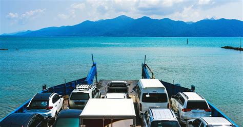 เกาะช้างแน่น นักท่องเที่ยวรอลง “เรือเฟอร์รี่” ติดยาว 2 ชม ตร วอนอย่าแซงคิว