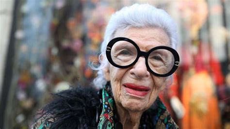 Ícone Da Moda Iris Apfel Morre Aos 102 Anos Mundo SÁbado