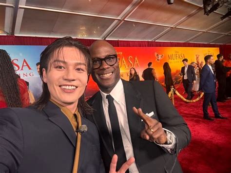 松田元太＆『ライオン・キング：ムファサ』監督と自撮り2s！ワールドプレミアの様子：フォトギャラリー｜シネマトゥデイ