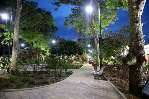 Praça Dom Pedro II é entregue revitalizada e acessibilidade