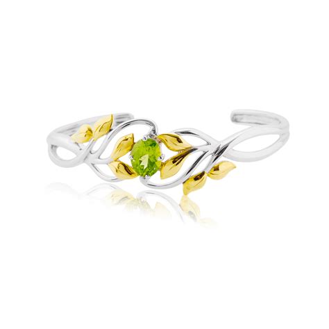 2¾cts Of Peridot On A Leafy Cuff Bangle