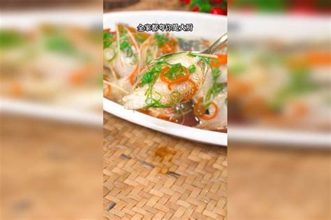 下次想吃鲈鱼了，你像我这样蒸个试试，又鲜又嫩鲈鱼