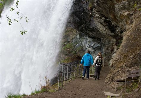 Steindalsfossen Der Wasserfall Bei Dem Sie Hinter Den Wasservorhang