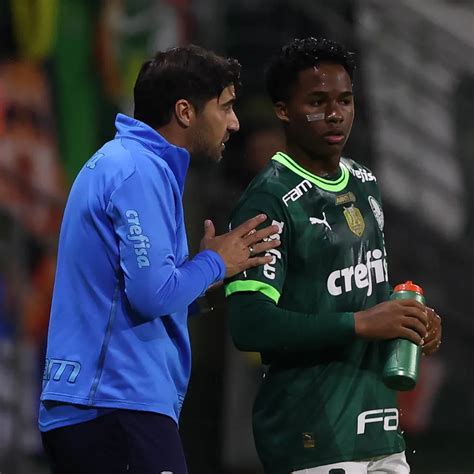 Técnico Abel Ferreira fala sobre pouca utilização do atacante Endrick