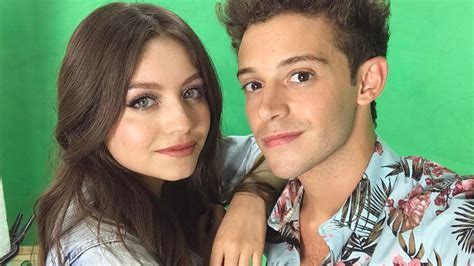 Soy Luna Flirt Sind Karol And Ruggero Doch Ein Liebespaar Promiflashde