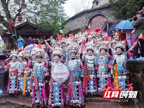 2021中國鳳凰第五屆民俗攝影雙年展暨第八屆苗族銀飾服飾文化節10月底精彩開幕 每日頭條