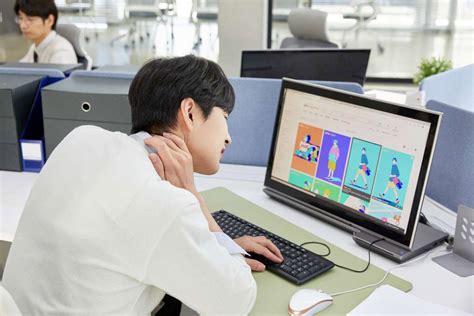 뻣뻣한 뒷목목 디스크 사실은 이 질환 일수도 당신의 건강가이드 헬스조선