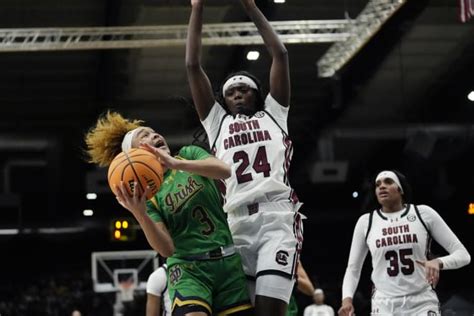 Hidalgo Shines But Notre Dame Wbb Eclipsed By South Carolina In Opener