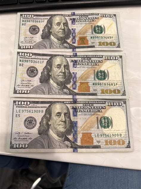 Rebecca On Twitter Two Fake 100 Bills On The Top And The Bottom Is