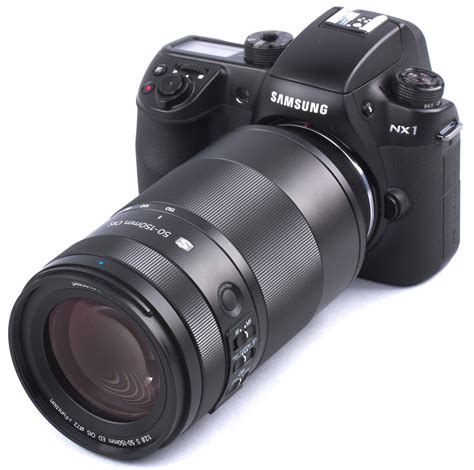 Беззеркальная камера Samsung NX1 формата APS-C со сменными объективами