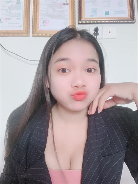 ស្រីស្អាតសាច់សុី យ៉ុង