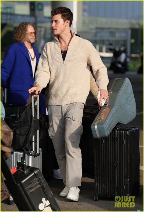 Shawn Mendes Is All Smiles While Landing In Milan Photo 4913219
