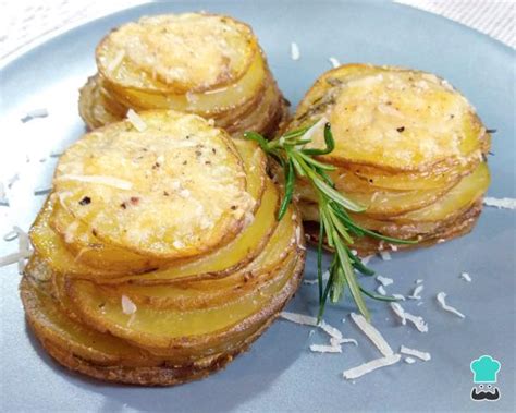 Batata Assada No Forno Crocante Tempero De Manteiga Alho E Alecrim