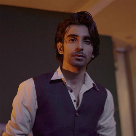 Sheikh Mubashir Mehmood Talks Chemistry With Sajal Aly In Zard Patton Ka Bunn Reviewitpk