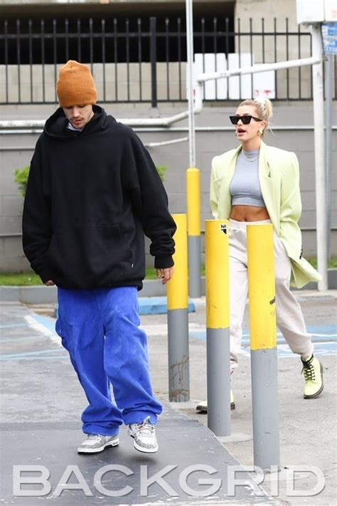 해외 스타들은 지금 [할리웃pop]저스틴 비버 모델 아내와 데이트 바지 올려주고 싶네 Zum 뉴스